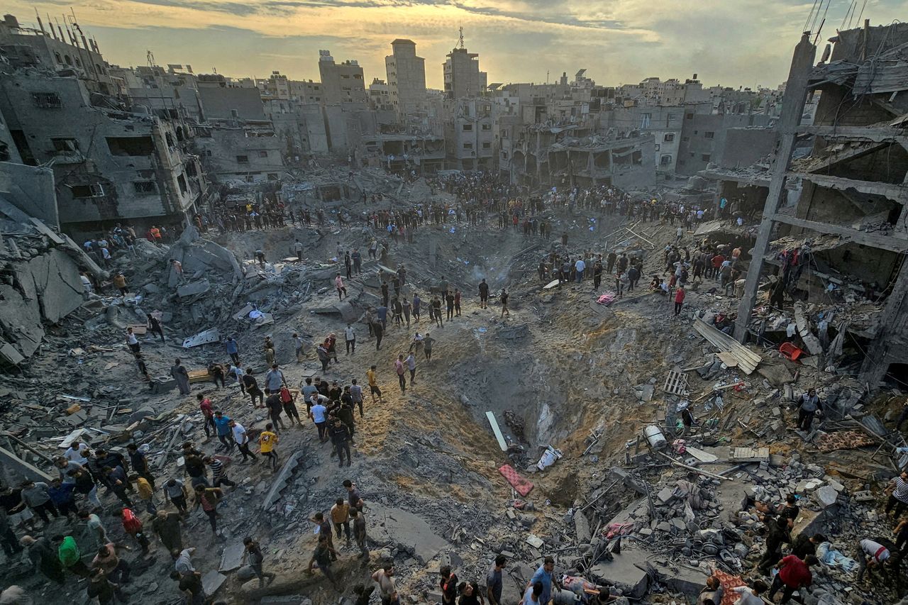 Hostage and prisoner lists exchanged, says Hamas - TRT World