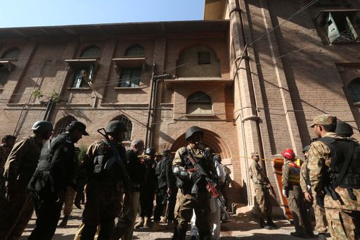Security forces kill 30 militants in northwest Pakistan: army - TRT World