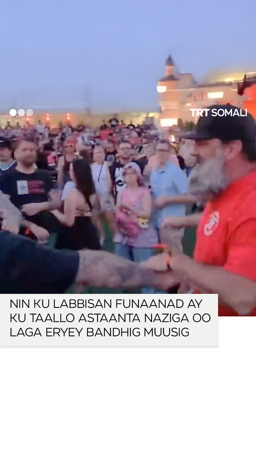 Las Vegas: Nin ku labbisan funaanad ay ka muuqato astaanta Naziga ayaa ...