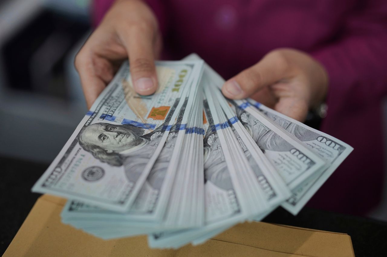 Private wealth expands globally amid stable US dollar, upbeat financial ...