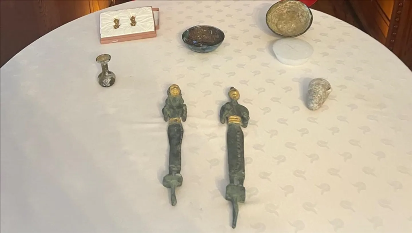 Швајцарија и врати седум историски артефакти на Туркије Trt Global