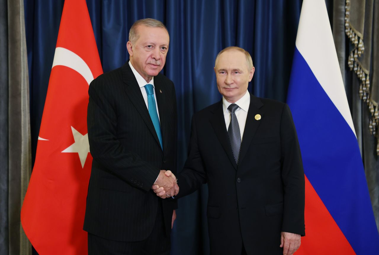 Putin thanks Türkiye for role in Ukraine talks, praises regional ...