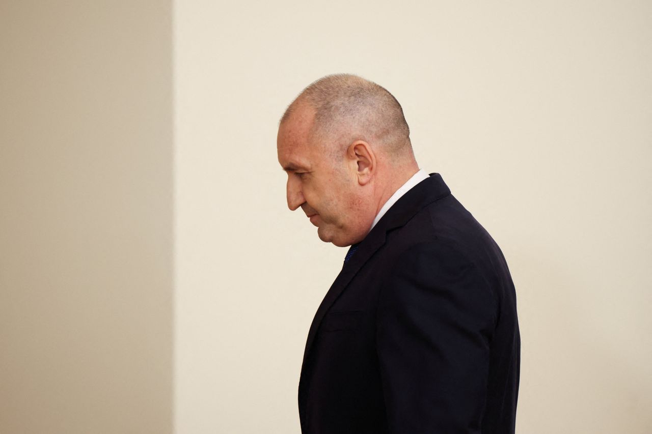 Bulgaria's Radev steps down before snap polls - TRT World