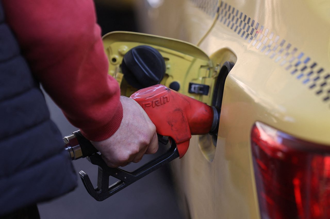 Myanmar junta starts rationing fuel for private vehicles, as Middle ...