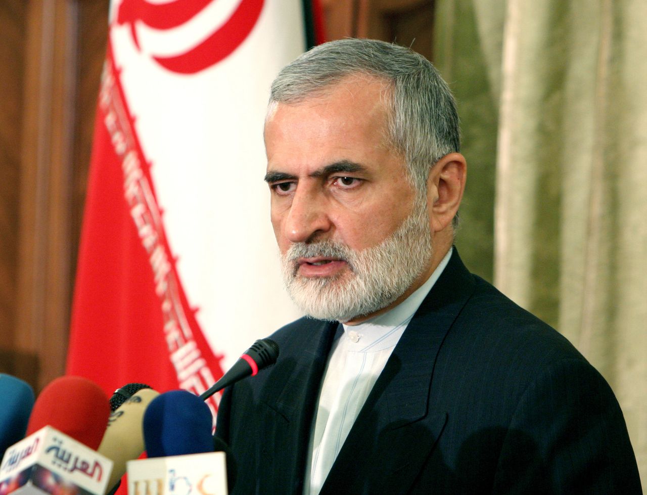 Senior Iranian official seriously injured in US-Israeli attack - TRT World