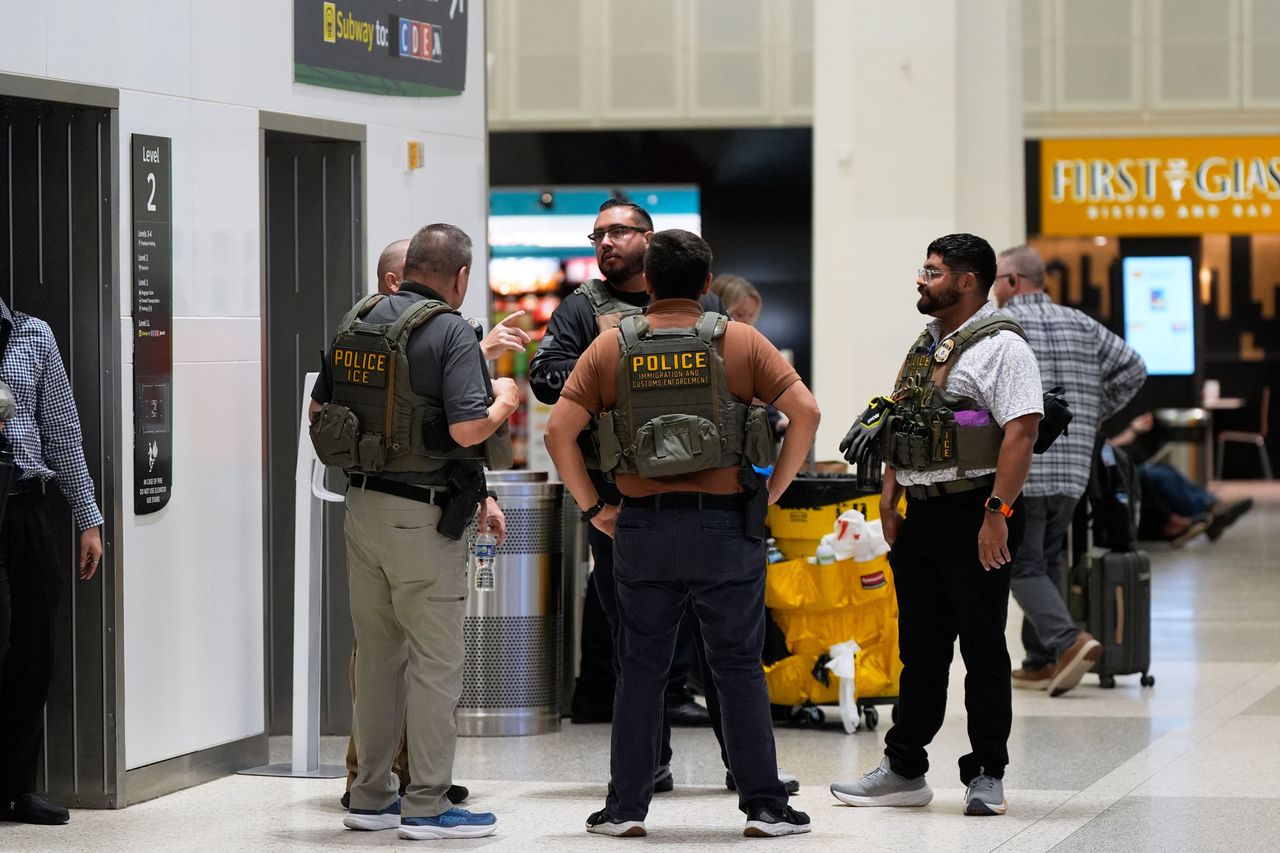 ICE deported over 442,000 people from US in fiscal year 2025: report ...