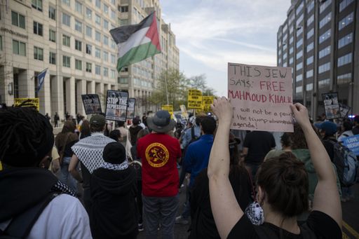 Demonstranti u Washingtonu zahtijevaju oslobađanje Mahmouda Khalila ...