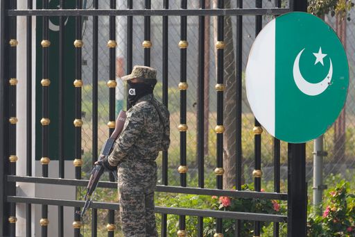 40 warga sipil dan 11 tentara Pakistan tewas dalam bentrokan dengan ...