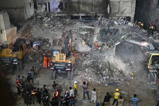 Search continues after Pakistan building collapse kills 14 - TRT World