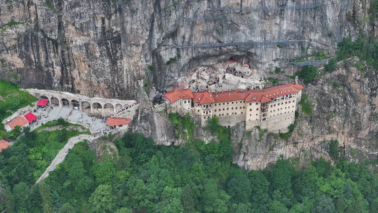 Drevni manastir Sumela u Turkiye privukao preko 150.000 posjetilaca u ...