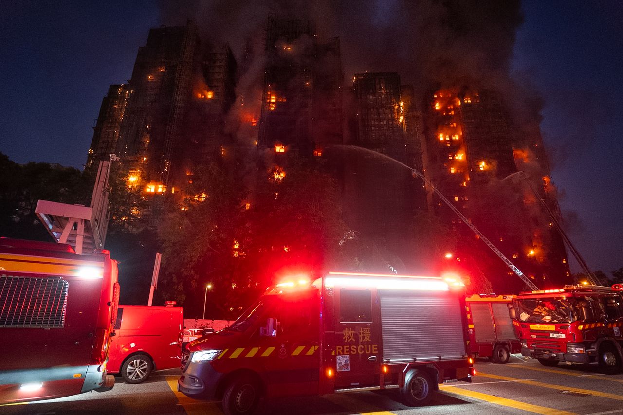 Deadly inferno rips through Hong Kong skyscrapers - TRT World