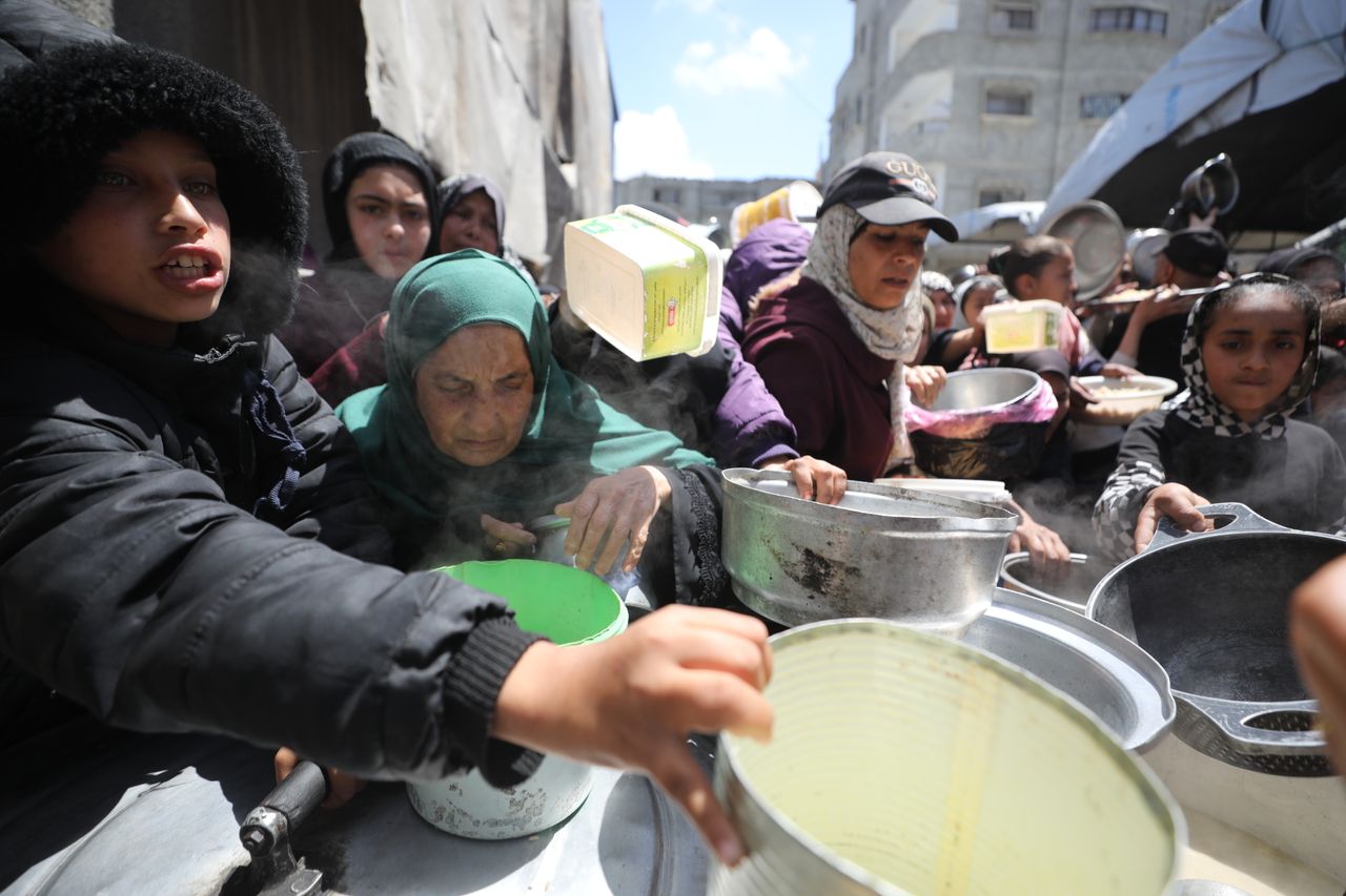 Gaza faces acute flour shortage as supplies fall far below demand - TRT ...